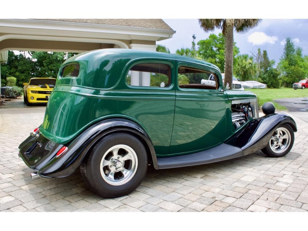 1933 Ford Victoria - American Hot Rods