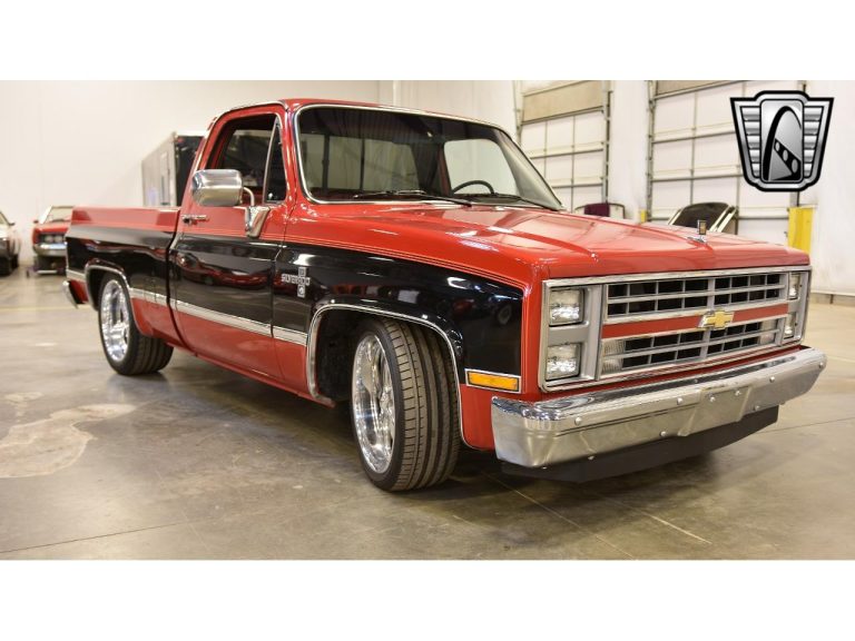 1986 Chevrolet C10 - American Hot Rods