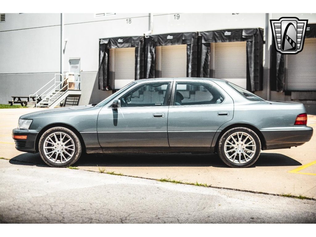1992 Lexus LS400 - American Hot Rods