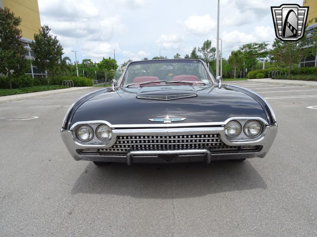 1962 Ford Thunderbird - American Hot Rods