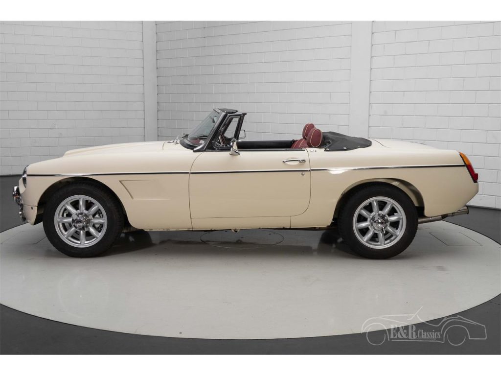 1973 MG MGB - American Hot Rods