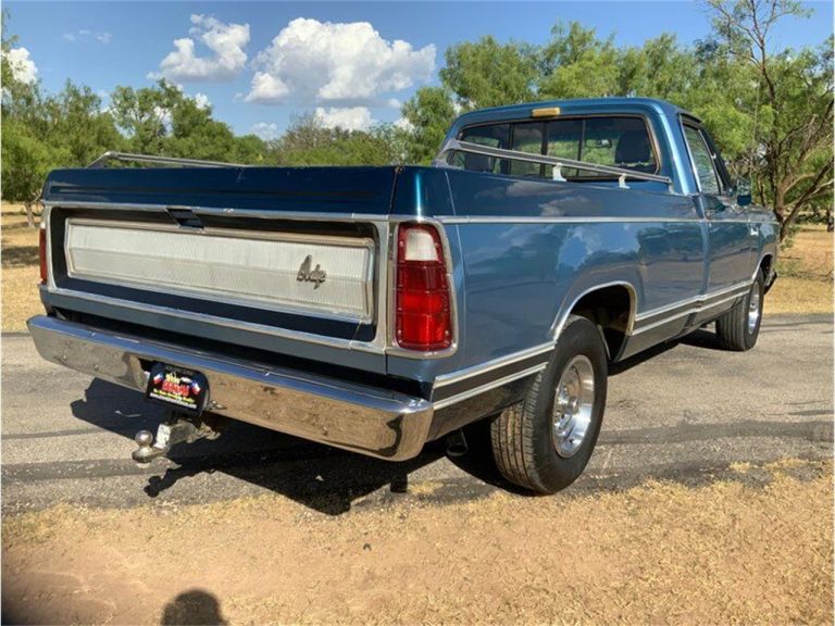 1977 Dodge D100 - American Hot Rods