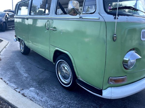 1972 Volkswagen Bus - American Hot Rods