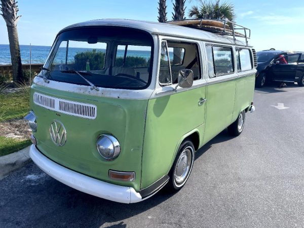 1972 Volkswagen Bus - American Hot Rods