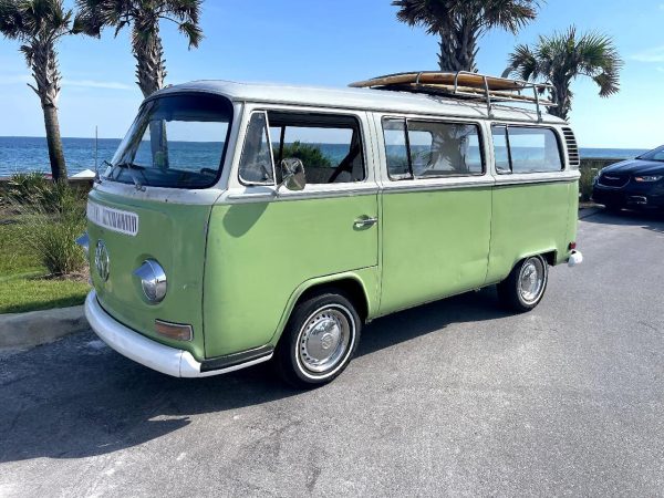 1972 Volkswagen Bus - American Hot Rods