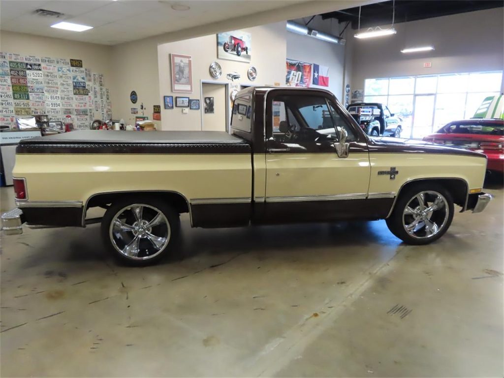 1985 Chevrolet Silverado - American Hot Rods