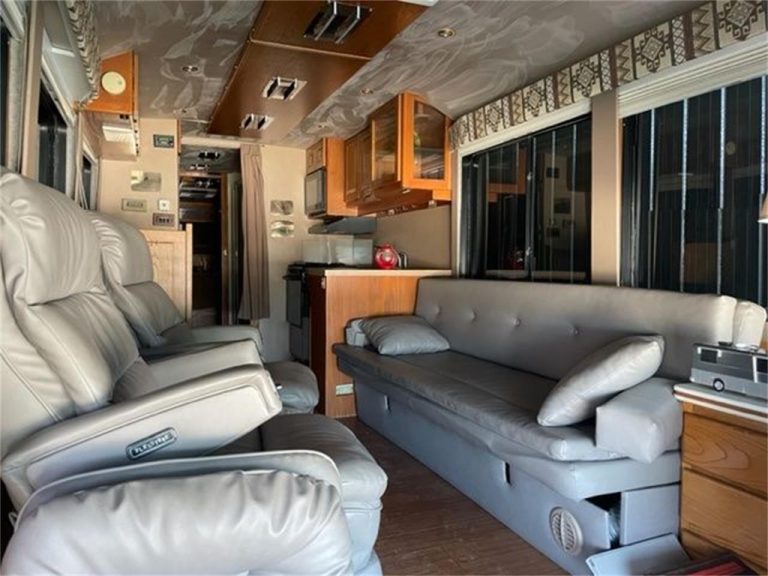 1983 Silver Eagle Bus - American Hot Rods