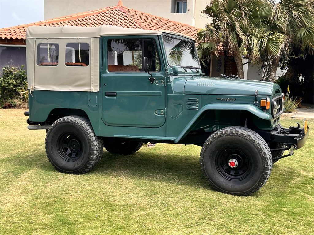 1979 Toyota Land Cruiser FJ40 - American Hot Rods