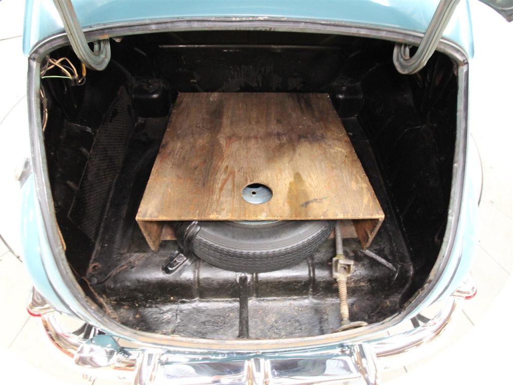 1952 Volvo PV444 - American Hot Rods