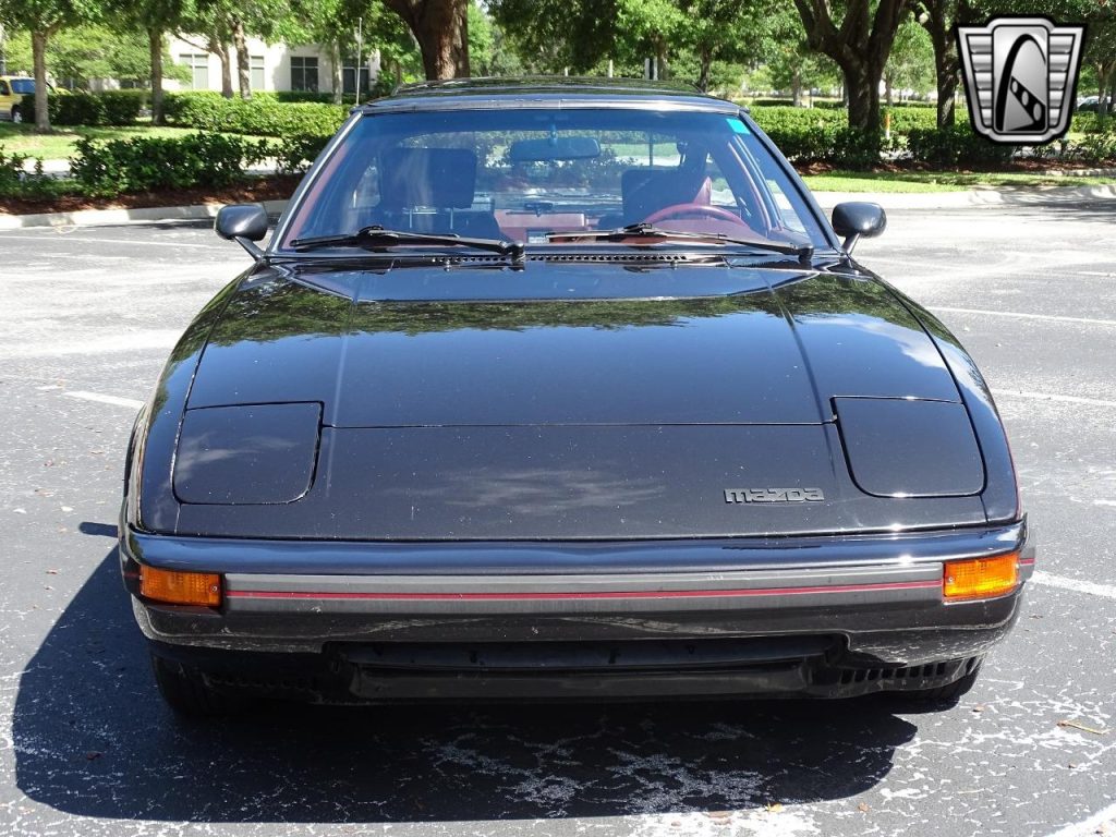 1985 Mazda RX-7 - American Hot Rods