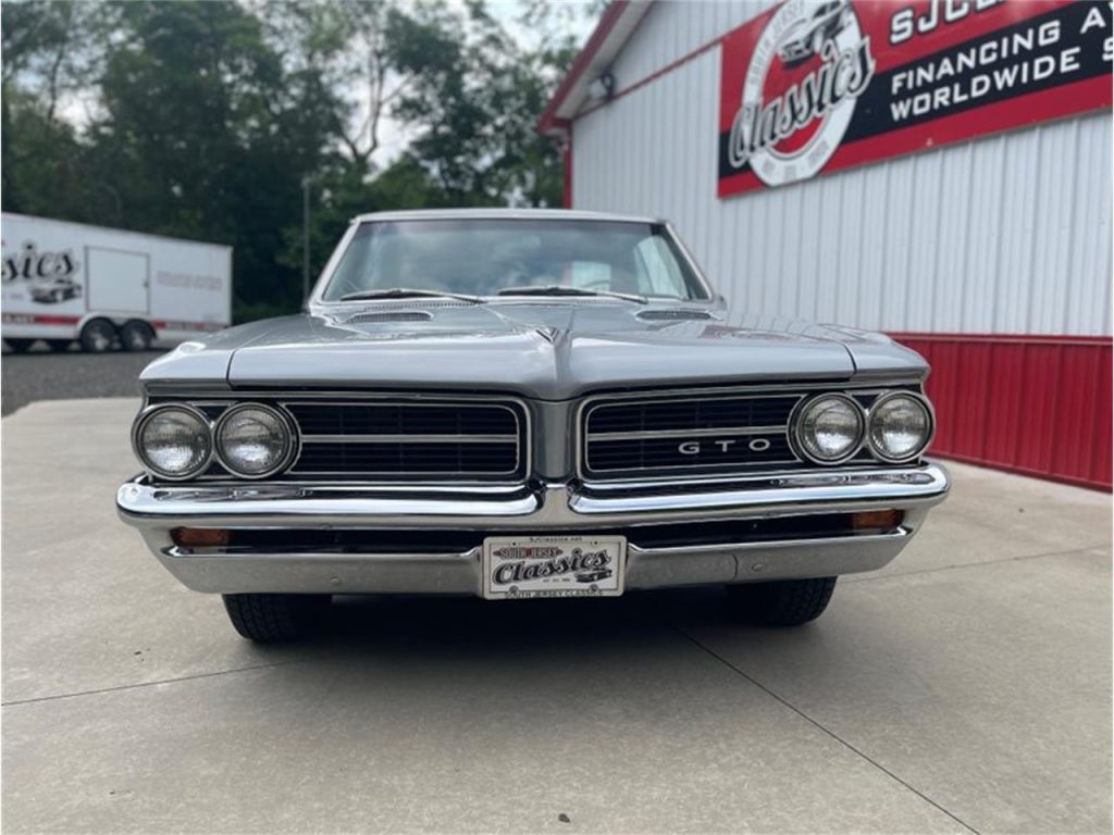 1964 Pontiac GTO - American Hot Rods