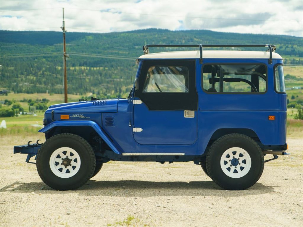 1974 Toyota Land Cruiser FJ40 - American Hot Rods
